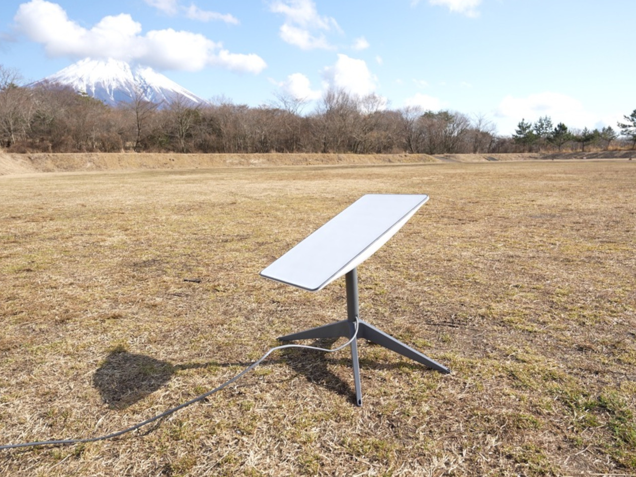 【話題のスターリンク、使ってみた】「Starlink for RV」は日本の車中泊キャンプでどうなの？ 通信速度に価格、メリット・デメリットを ...