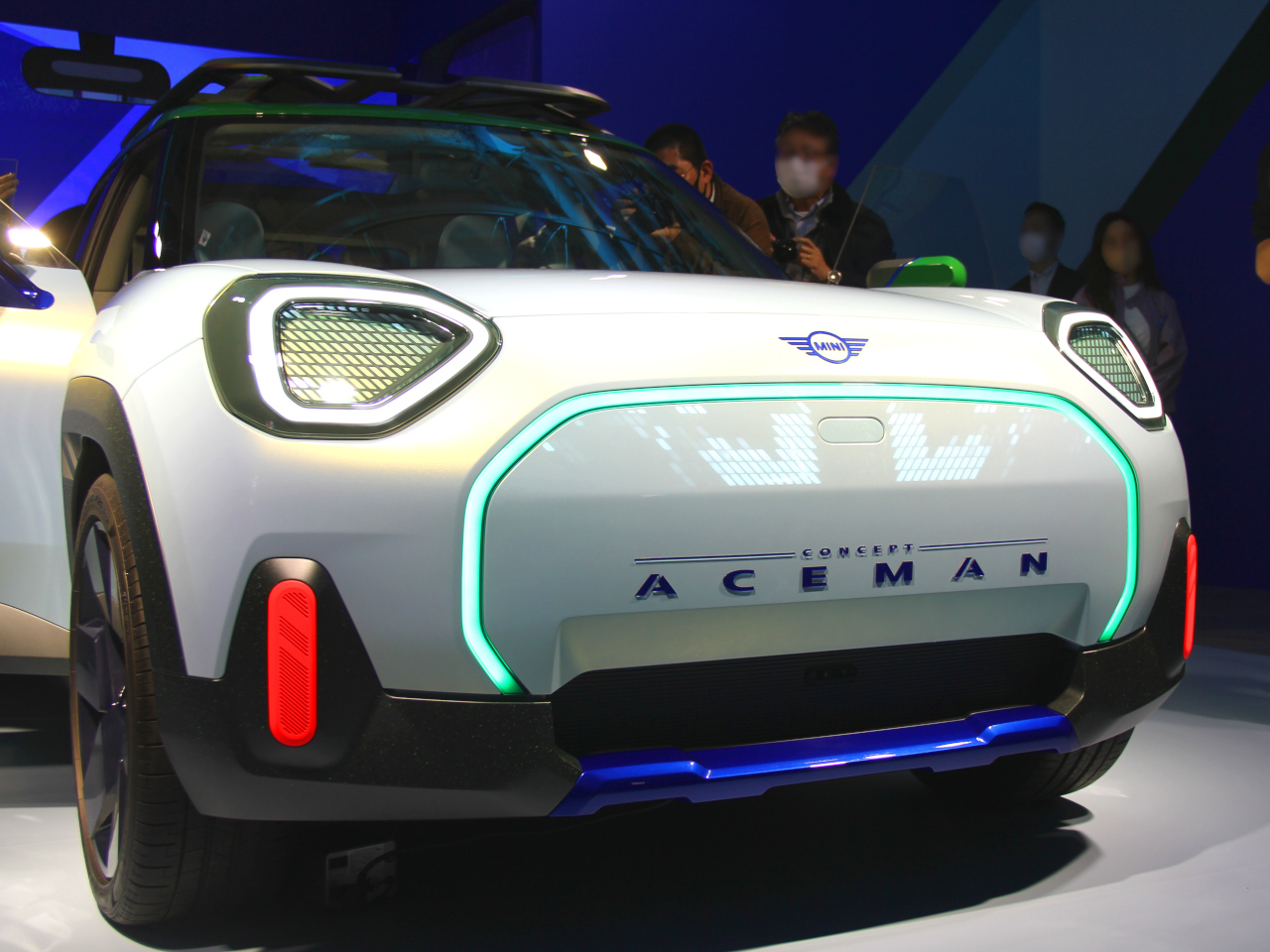 MINI、初のクロスオーバーEV「MINI Concept Aceman（ミニ コンセプト・エースマン）」を日本初披露 | 車と旅のWEBメディア Mobility Story｜モビスト
